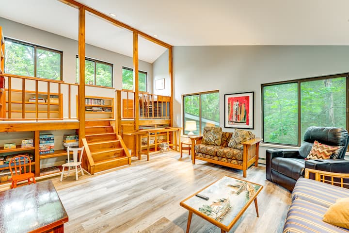 Walk To Semi-private Beach: Lake Michigan Getaway - Montague, MI