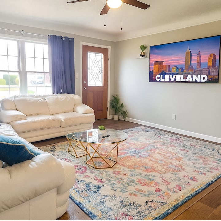 King Bed | West Side Stay |  Close To Airport - Berea, OH