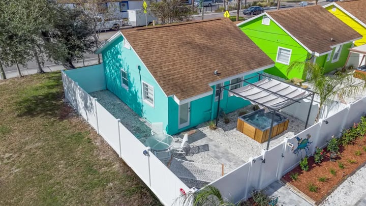 New Listing Teal Tropical Villa - 클리어워터 비치