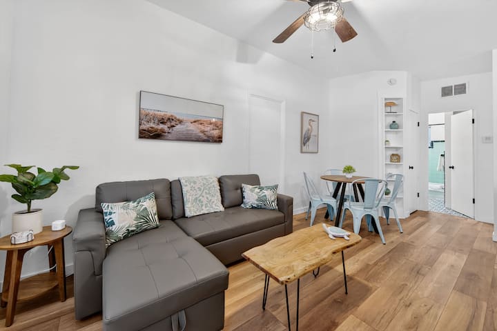 Vintage Florida Pet-friendly Retreat - Port Orange, FL