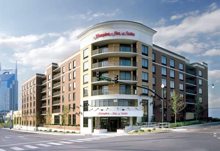 Walk To Bridgestone Arena + Free Breakfast & Gym - Nashville, TN