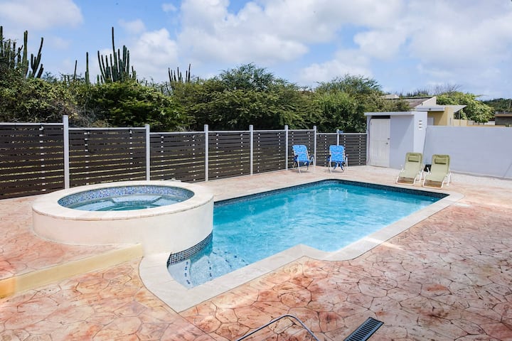 1apt Cozy Stay Near Beach & Airport - Aruba