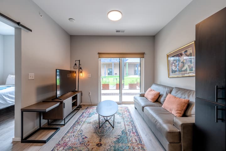 1bd Downtown Omaha | Free Gym | Wifi | Netflix - Omaha, NE