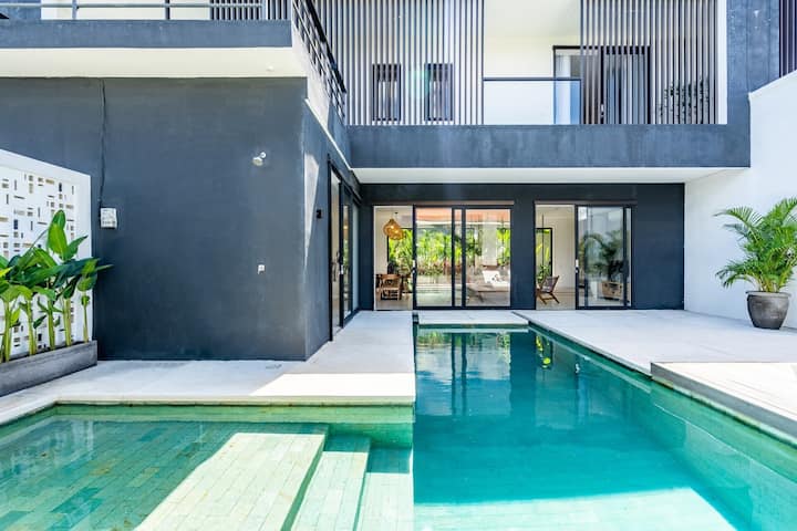 Sophisticatred 3br Canggu Villa | Rooftop & Pool - Australië