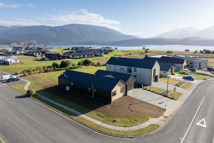 Southern Solace - Te Anau Holiday Home - Te Anau