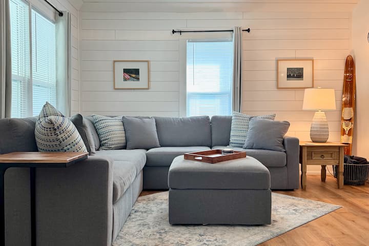 Chic, Cozy Retreat - Steps To Lake, Downtown, Surf - Clear Lake, IA