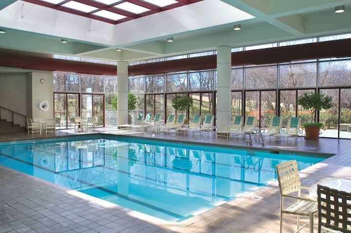 Near 18-hole Golf Course | Indoor Pool+restaurant - Tulsa, OK