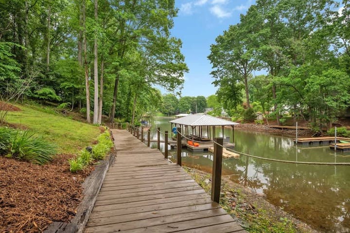 Lakefront Villa | Hot Tub | Game Room | Boat Lift - Lake Norman, NC