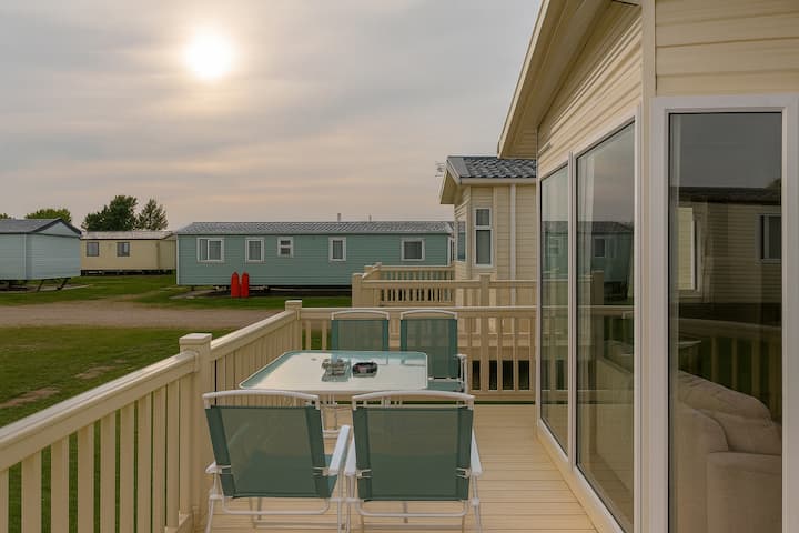 3 Bed-sleeps 8-free Parking-10 Min To Beach - Skegness