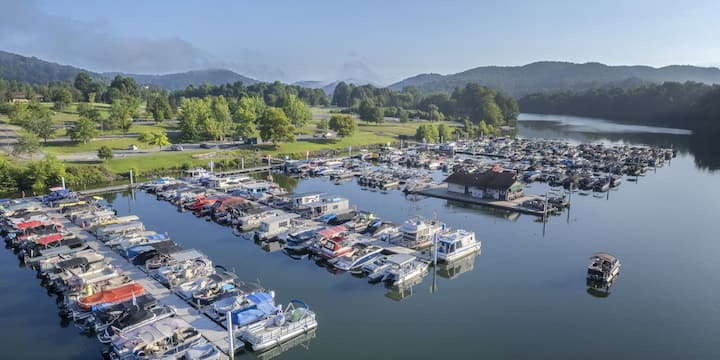 3br Lake Cottage | Lake View | No Hidden Fees - Burnsville, WV