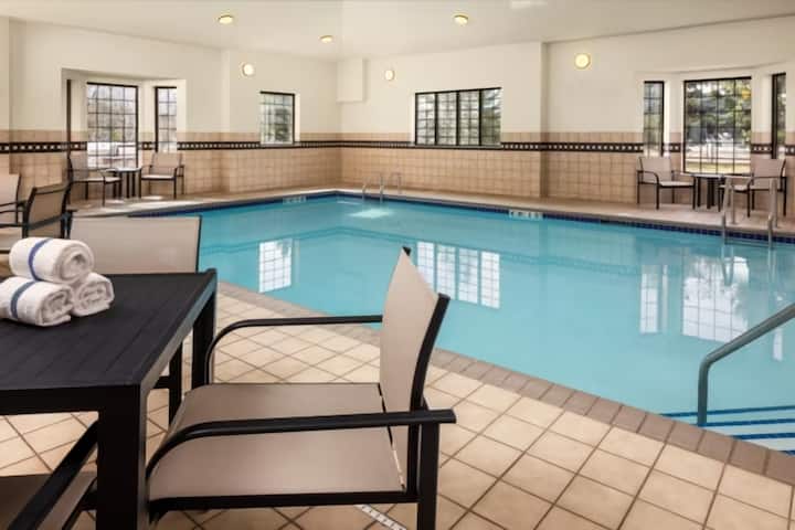 2 Pet-friendly Suite Perfect For Extended Family! - Bloomington, MN