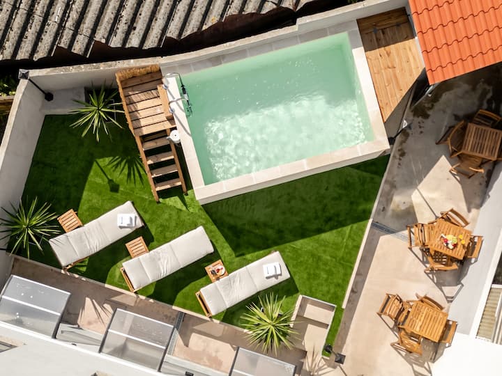 Poolside Duo Retreat, Silva Brinco By Hostwise - Porto