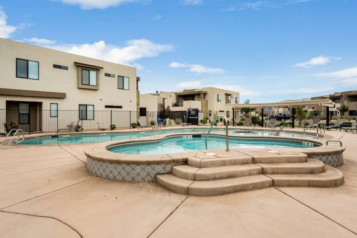 Modern Comfort 4br W/pool Near Golf Course & Zion - Utah