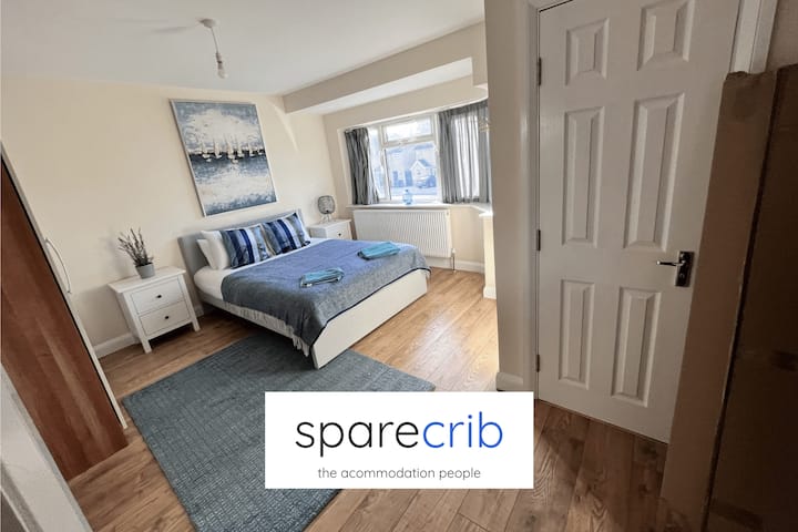 Burnham / Slough Spacious Four Bedroom House - Beaconsfield, UK