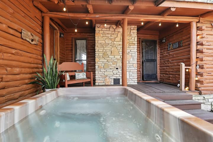 Canyon Lake Cabins W/hot Tub/fire Pit/dog Run - Canyon Lake, TX