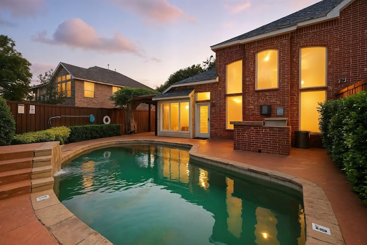 Lewisville Luxe Oasis | Pool, Bbq, Theater Room - Lewisville, TX