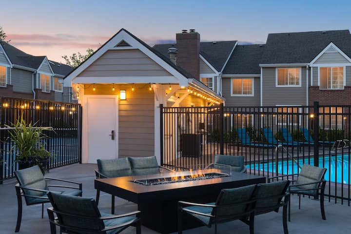 Near Tanasbourne | Free Breakfast + Full Kitchen - Beaverton, OR
