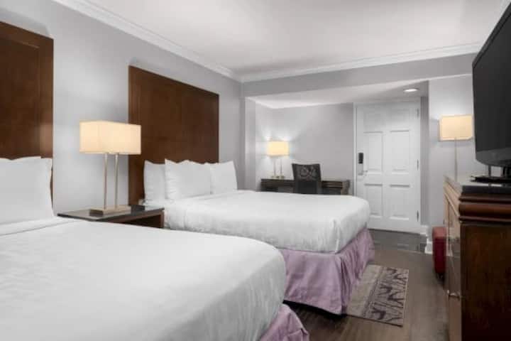 Chic French Quarter Hotel - New Orleans