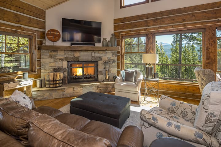 Cozy Ski-in/out Cabin: Deck, Grill, Hot Tub +Views - Big Sky, MT