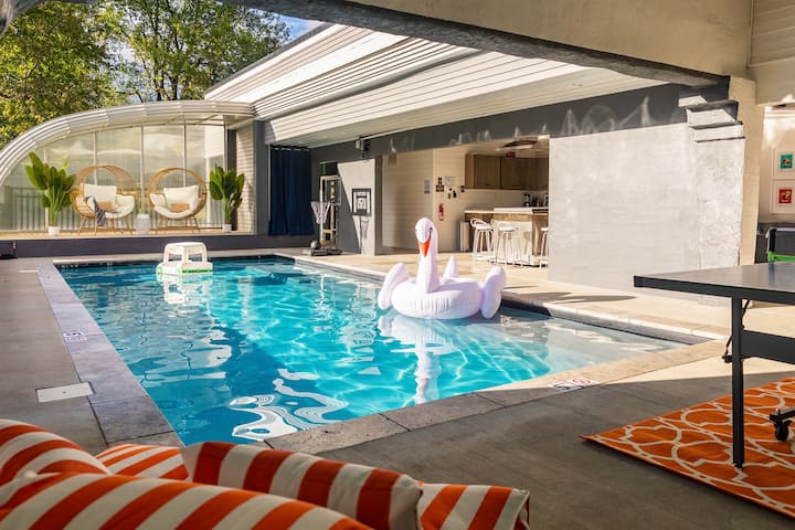 Unique Year-round Pool + Hibachi Grill + Game Room - Frankfort, KY