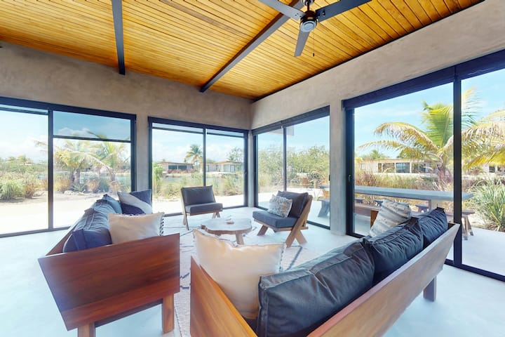 4br Waterfront Villa With Wifi And Plunge Pool - Placencia