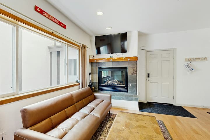 2br Condo With Fireplace, Pool, Spa, Washer/dryer - Olympic Valley, CA