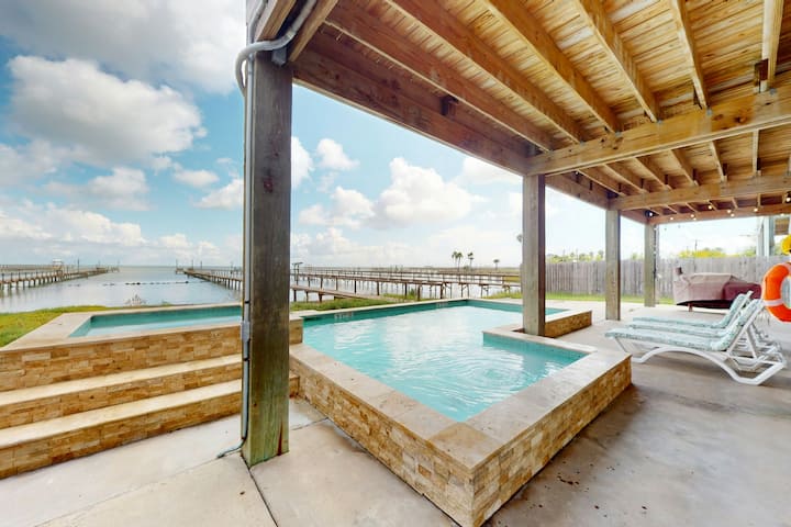 5 Br Bay Front Home W Fishing Pier & Private Pool - Rockport, TX
