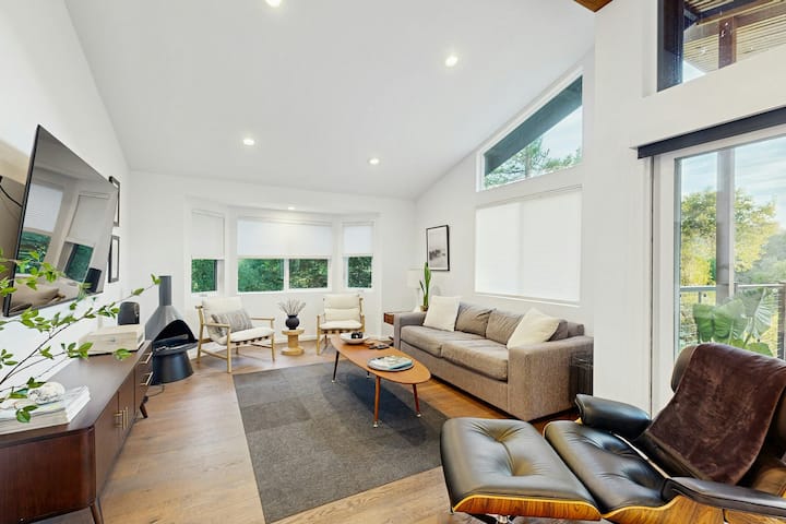 2br River House W/ Large Yard & Grill + Bocce Ball - Healdsburg, CA