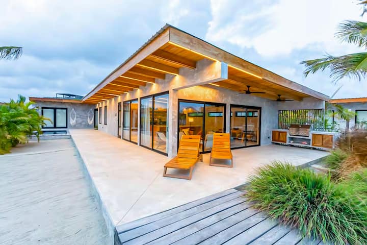 4br Waterfront Villa With Pool And Beach Access - Belize