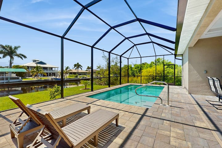 4 Br Home With Private Pool, Wifi, & Washer/dryer - North Port, FL