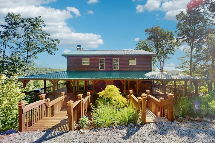 5 Br Home With Wood Burning Fireplace - Ellijay, GA