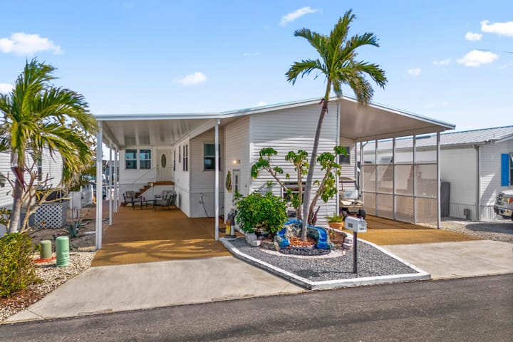 New - Waterfront Home With Gulf Access & Boat! - Sanibel Island, FL