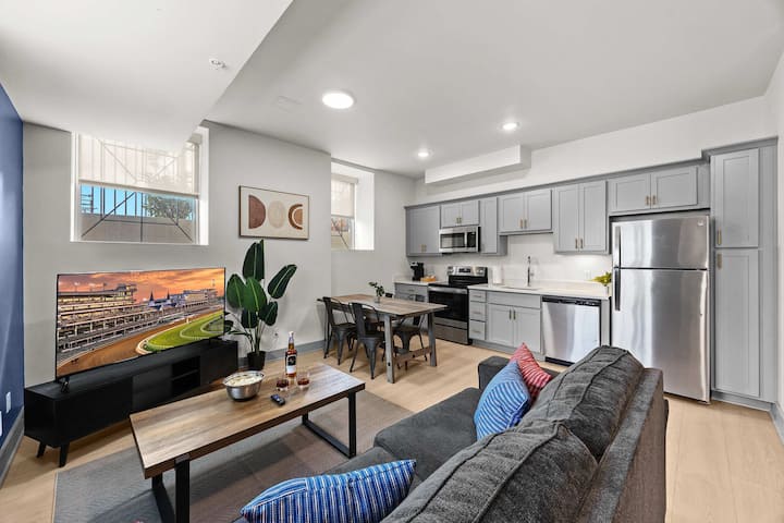 Charming Apt With Free Parking | Near Hospitals - Louisville, KY