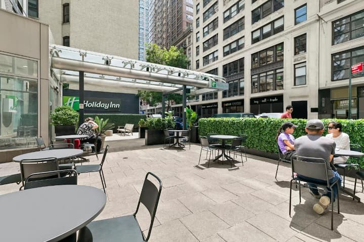 Walk To Penn Station & High Line + Renovated Rooms - Manhattan, NY