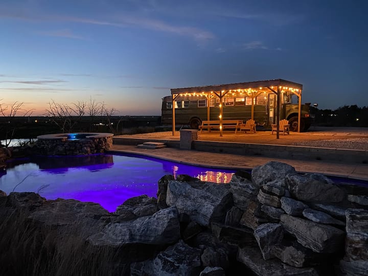 Oasis Pool- Schoolie - Park Residence, Texas