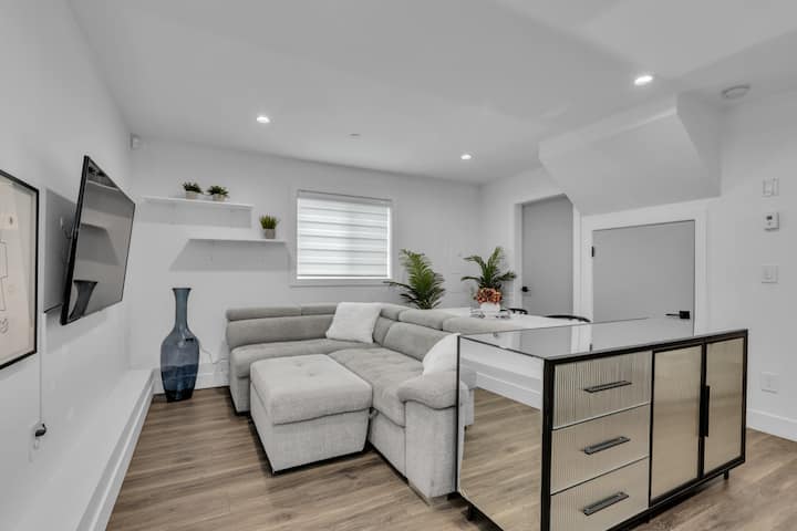 Bright & Modern Laneway Home Near Sunset Park - Vancouver