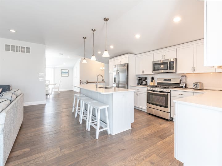 Beach Block 5br | Ocean Views + Elevator, Ocnj - Sea Isle City, NJ