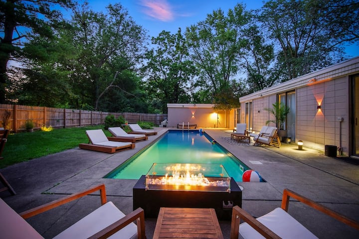 New! The Palms Mirage House - Des Moines