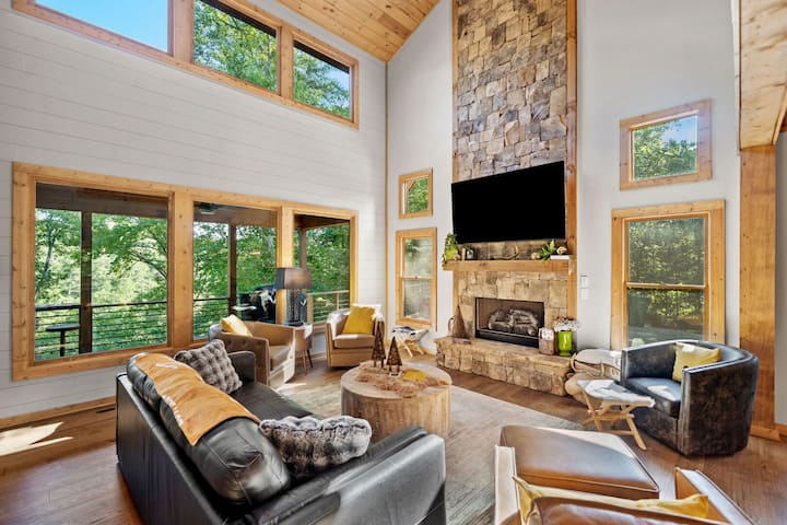 Blessings Flow ~ 4br Riverfront ~ Hot Tub,fire Pit - Ellijay, GA
