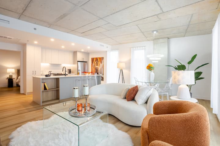 Old Mtl Stylish Stay: 2br Getaway + Free Parking - Montreal