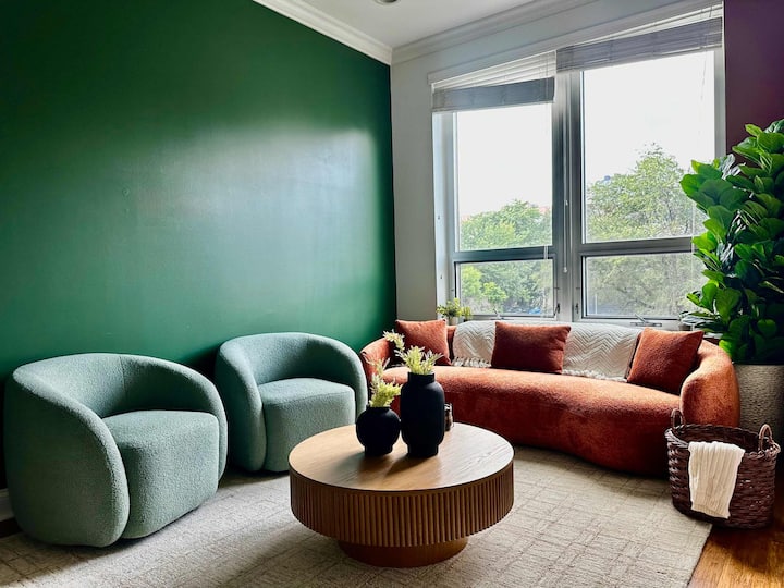 Gym, Garage Parking, Balcony, Sleeps 4 - Chicago