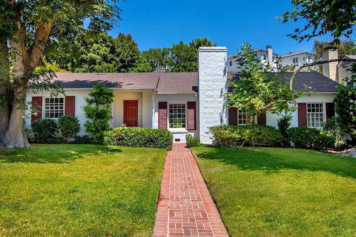 Brentwood Home + Big Yard In Gated Community - Los Angeles, CA