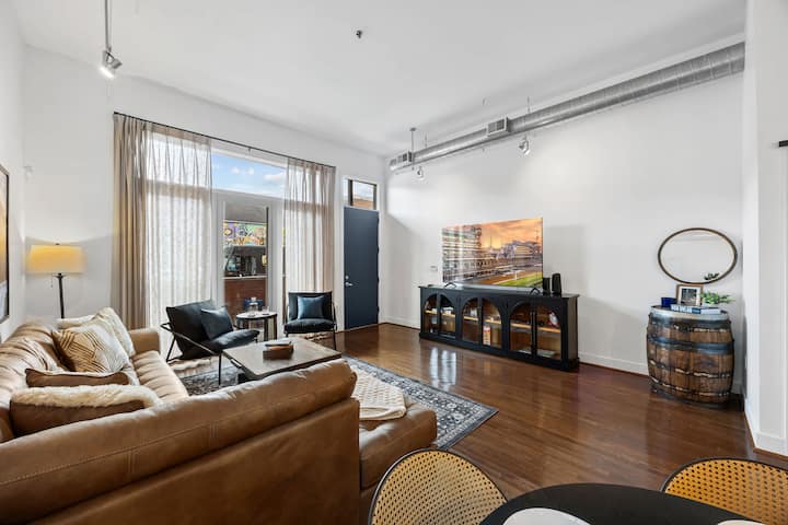 Sleek Urban Condo Near Kentucky Bourbon Trail - Sapporo