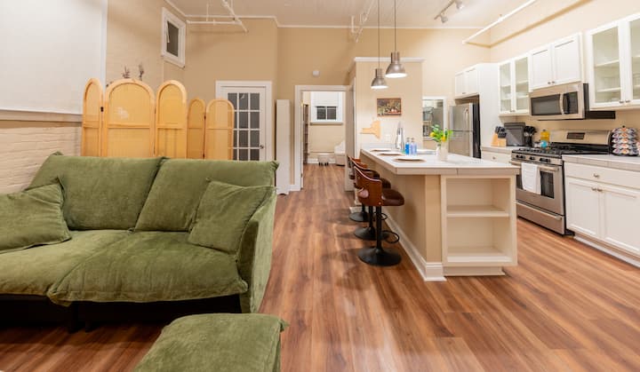 Central Albany Retreat | Walk Everywhere + Parking - Albany, NY