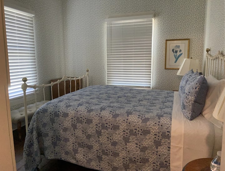 The Singing Trees Inn | Riverside Escape Glen Rose - Glen Rose, TX