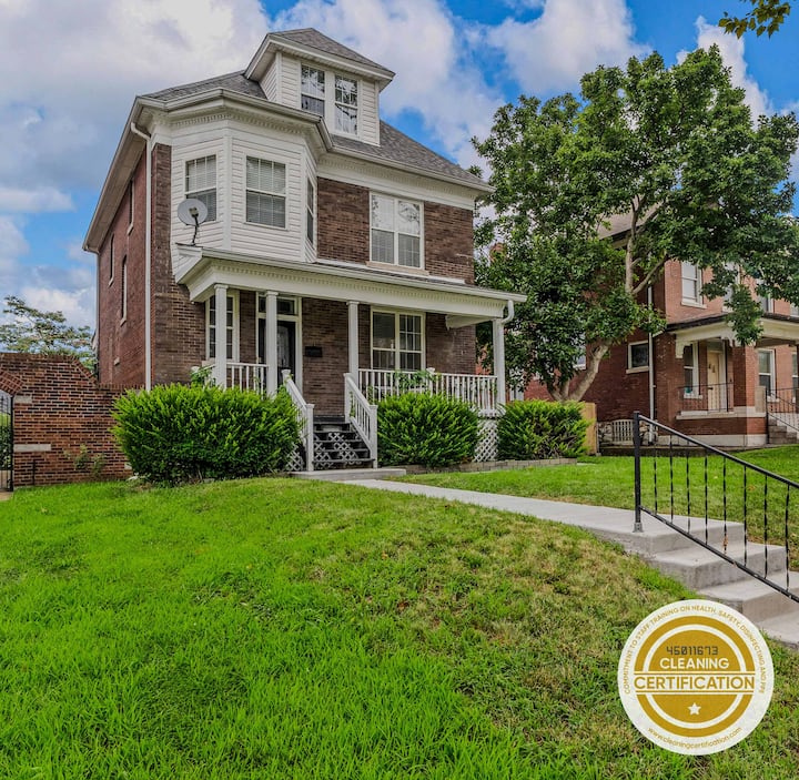 Chic City Living With Modern Touches / Abodebucks - St. Louis, MO