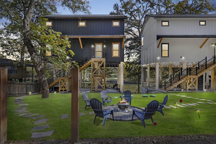 White & Black House | 8br River - New Braunfels, TX