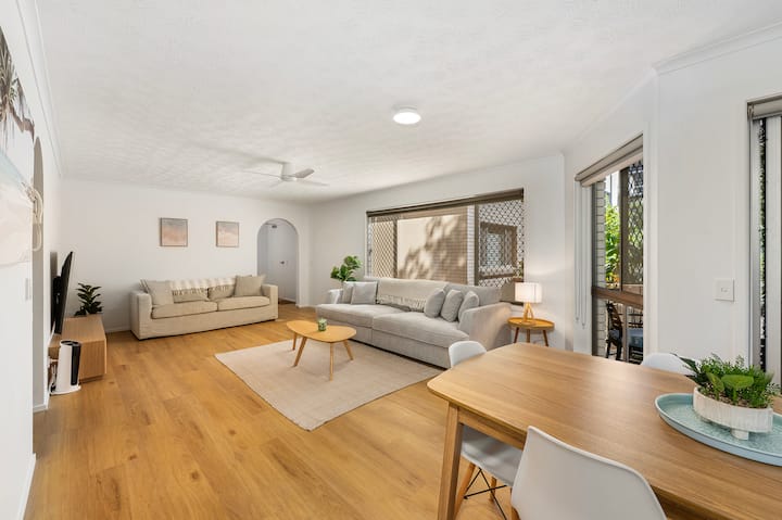 Sunny Coastal Escape-in The Heart Of Broadbeach - Broadbeach