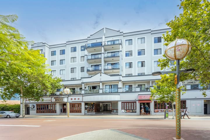 James On The Park - Inglewood, Australia
