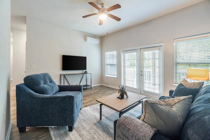 Landing | Beautiful 1bd, Clubhouse, Gym - University City Boulevard – Charlotte
